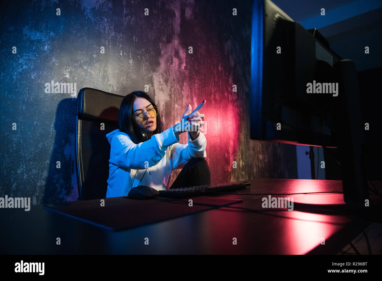 Shoot esports hi-res stock photography and images - Alamy