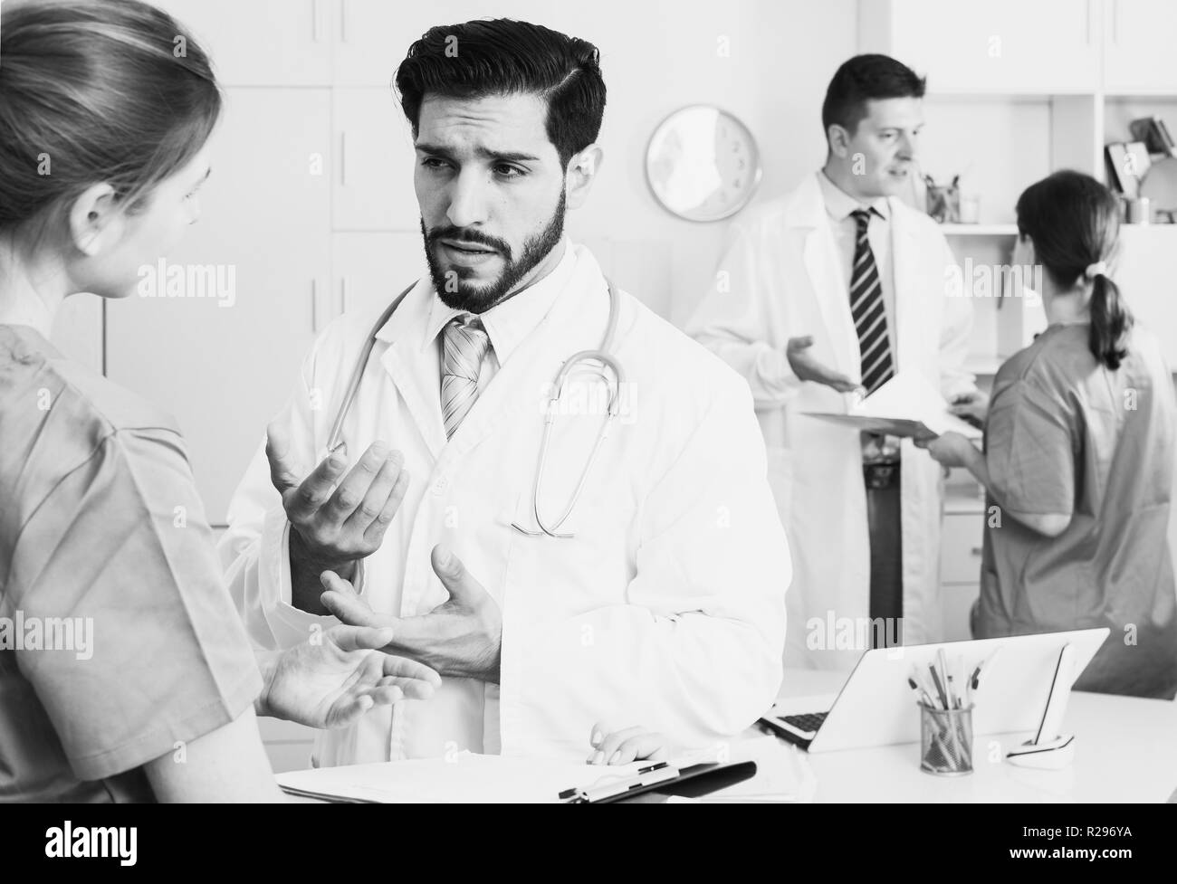 Doctor diagnosing patient Black and White Stock Photos & Images - Alamy