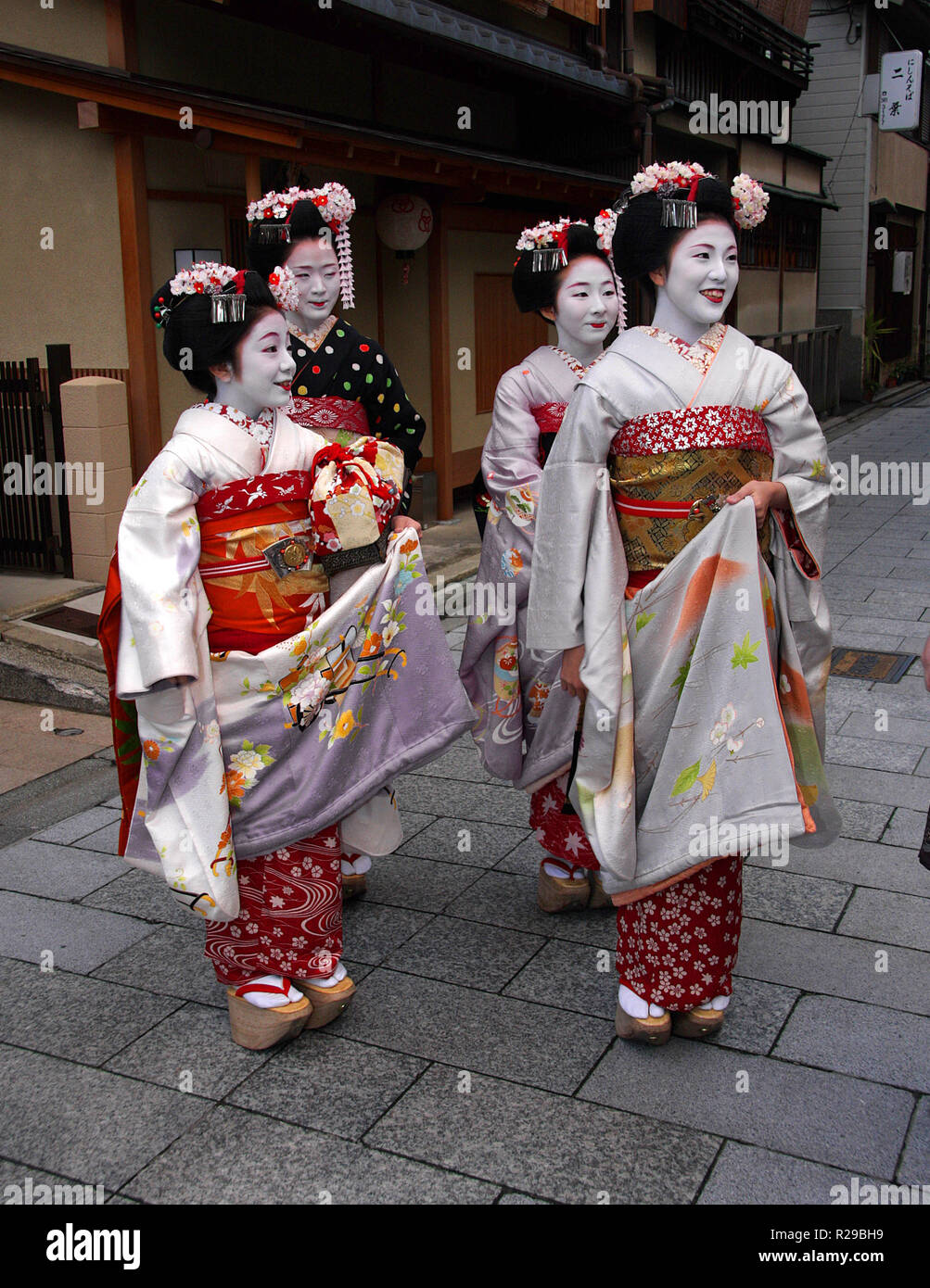 Geishas history hi-res stock photography and images - Alamy
