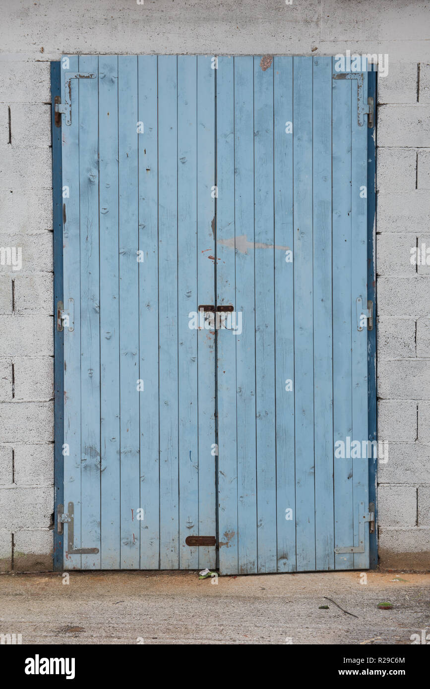 Old wood warehouse door hi-res stock photography and images - Alamy