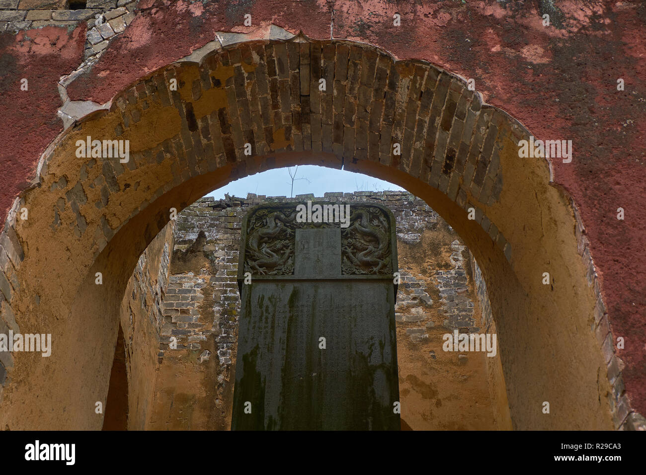 The entrance and door to the ancient wushu temple in Wudangshan ...