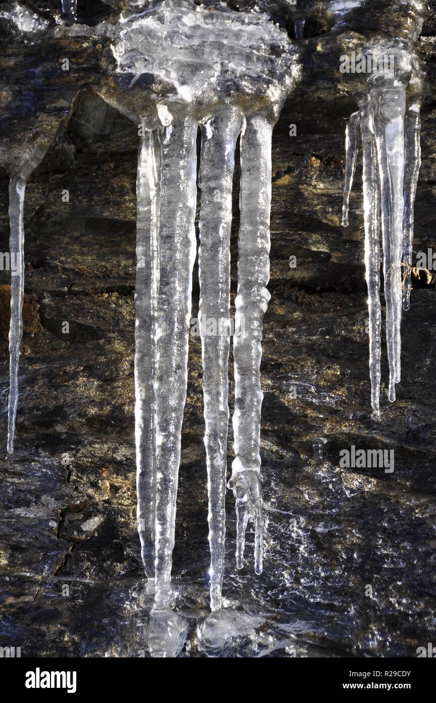 Hanging icicles hi-res stock photography and images - Alamy