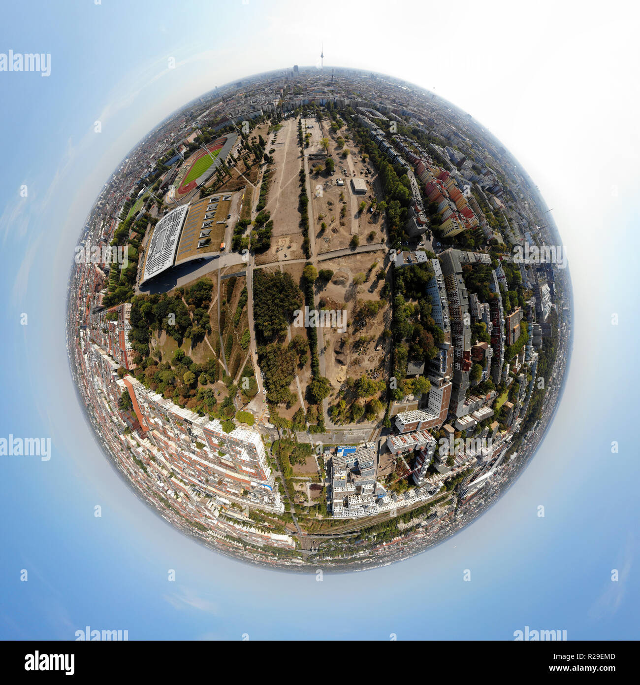 full circle Panorama Luftbild: Mauerpark, Berlin-Prenzlauer Berg (nur ...