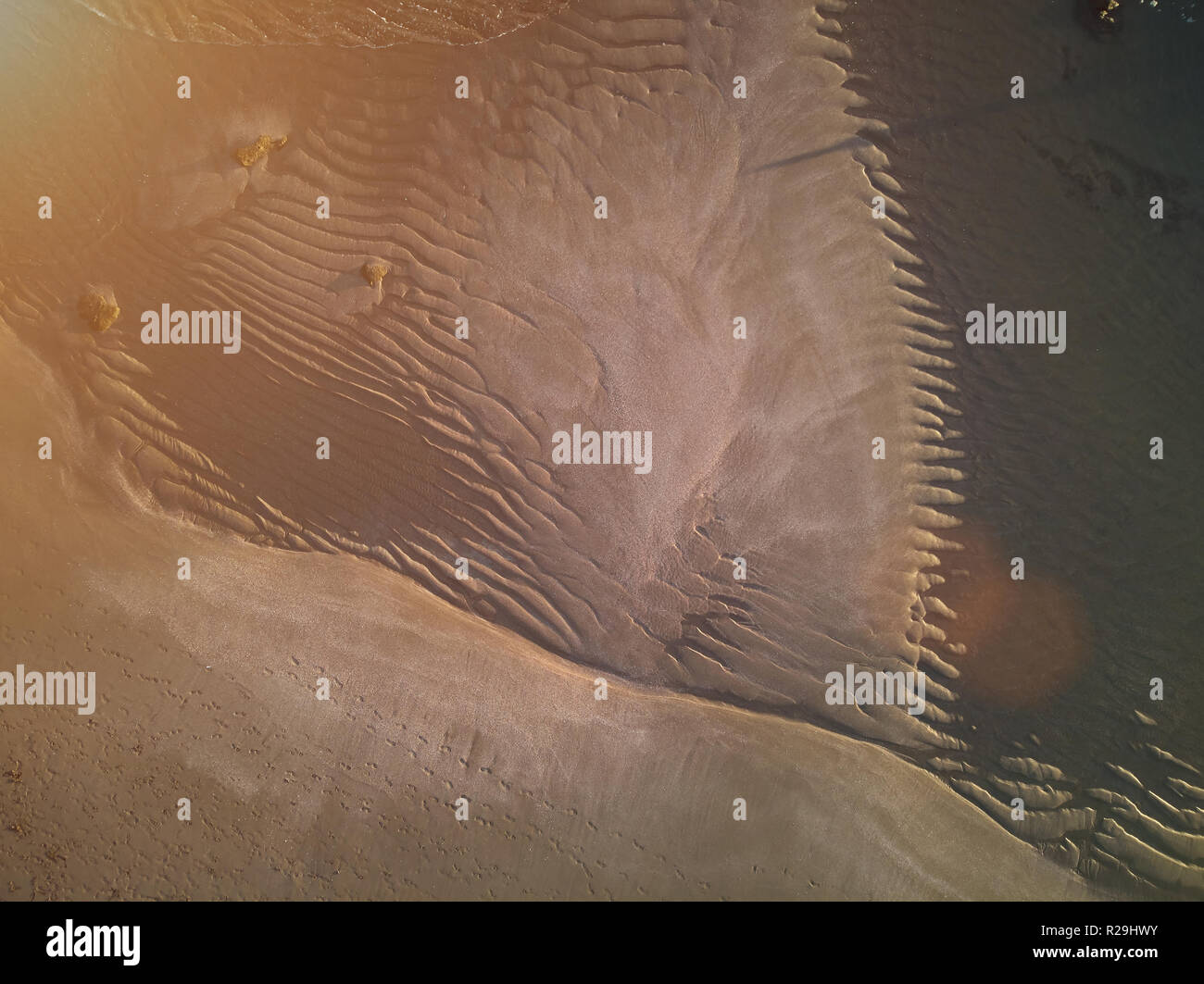 Light patterns on white surface hi-res stock photography and images - Alamy