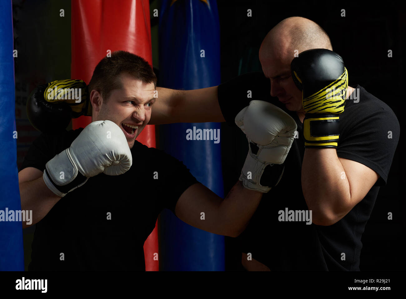 Two men boxing hi-res stock photography and images - Alamy