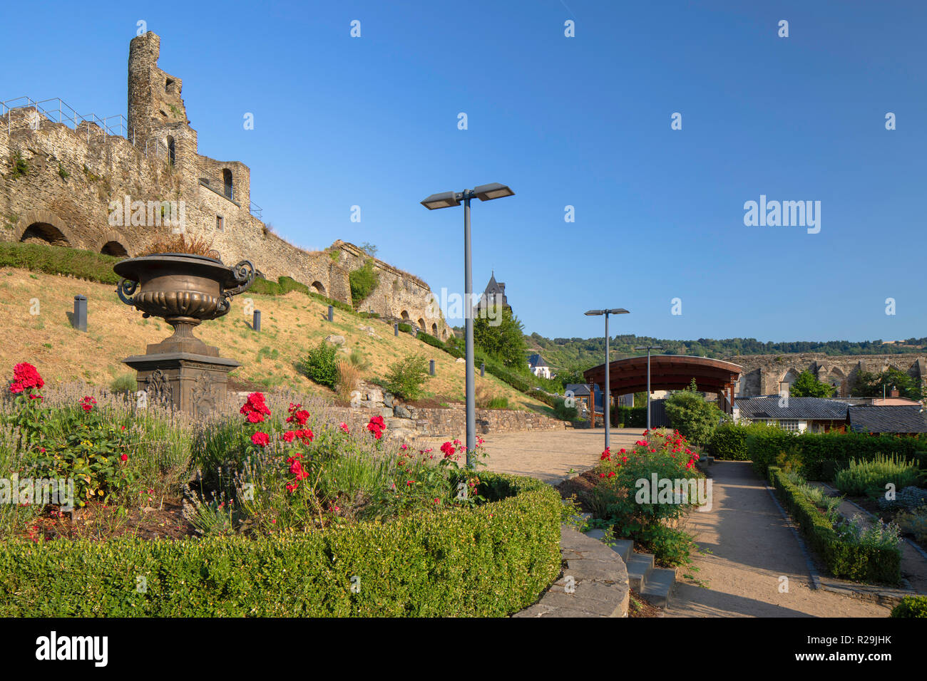 Stadtgarten and old city walls, Oberwesel, Rhineland-Palatinate ...