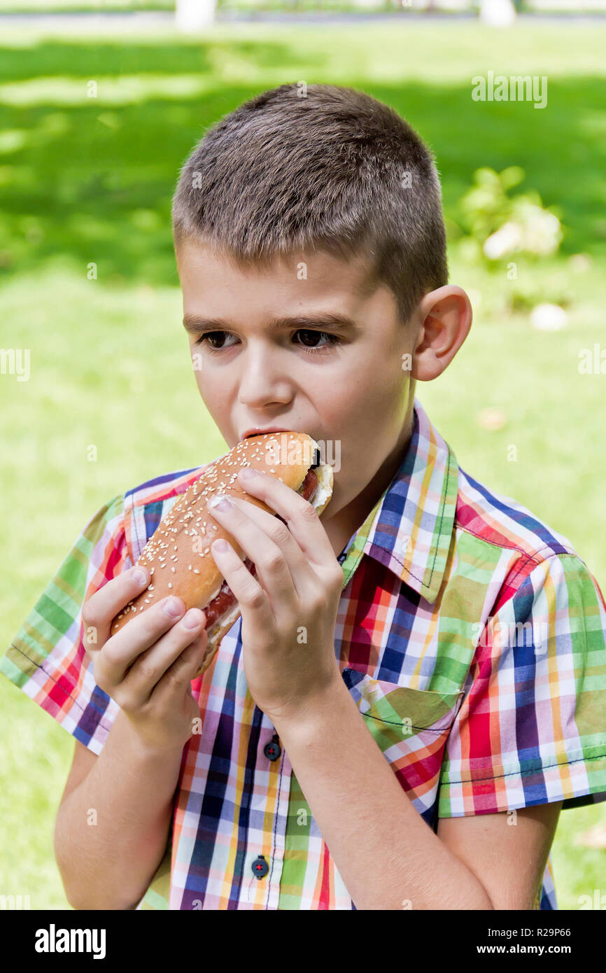 Cute brunette hi-res stock photography and images - Alamy