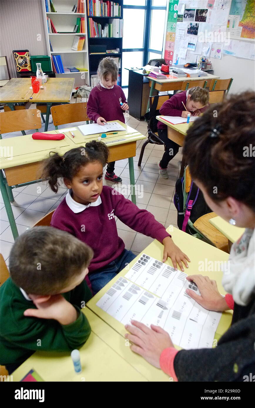 Children at Passerelle second chance school, Pierre-Benite, France ...