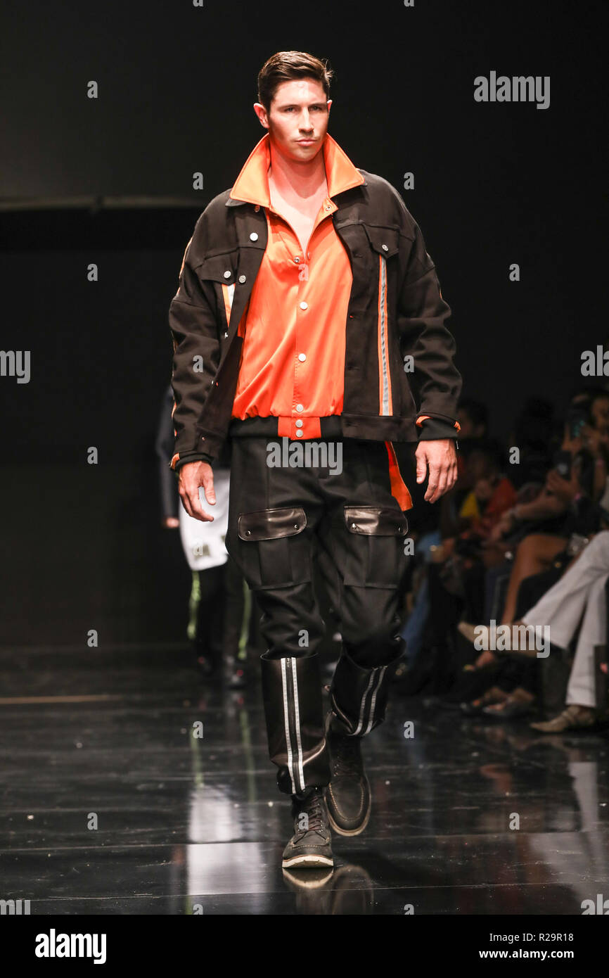 Los Angeles Fashion Week - Art Hearts Fashion - Paraval - Catwalk ...