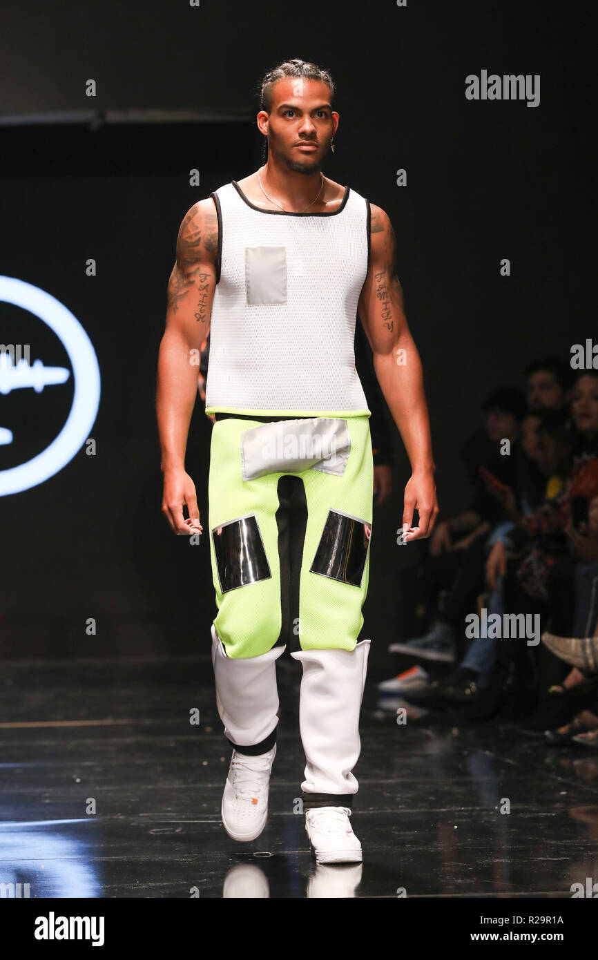 Los Angeles Fashion Week - Art Hearts Fashion - Paraval - Catwalk ...