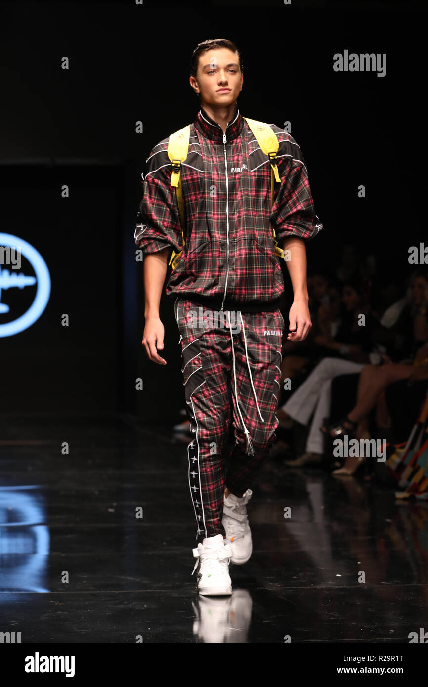 Los Angeles Fashion Week - Art Hearts Fashion - Paraval - Catwalk ...