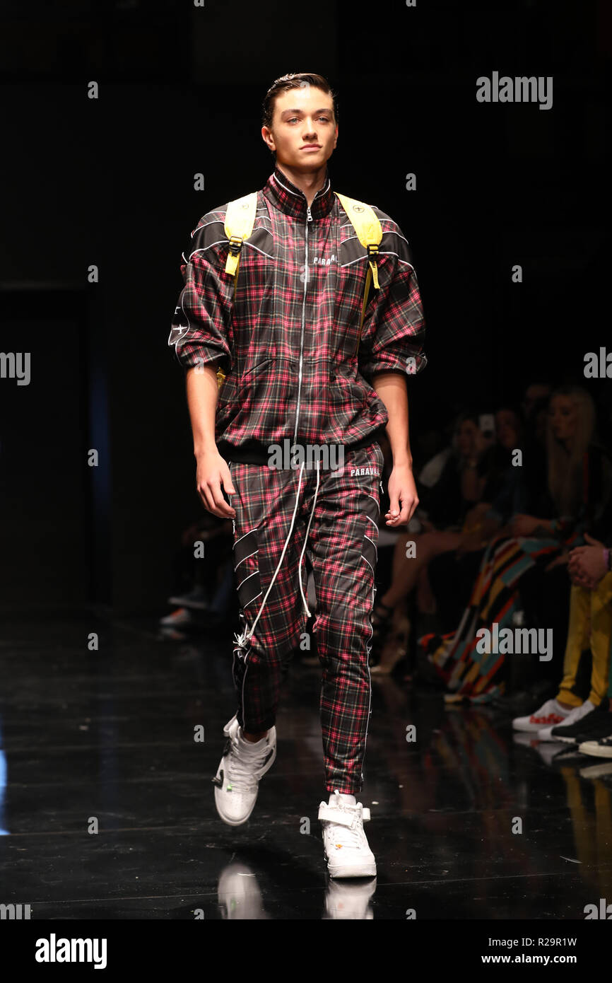 Los Angeles Fashion Week - Art Hearts Fashion - Paraval - Catwalk ...