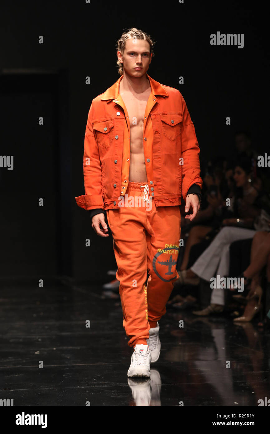 Los Angeles Fashion Week - Art Hearts Fashion - Paraval - Catwalk ...