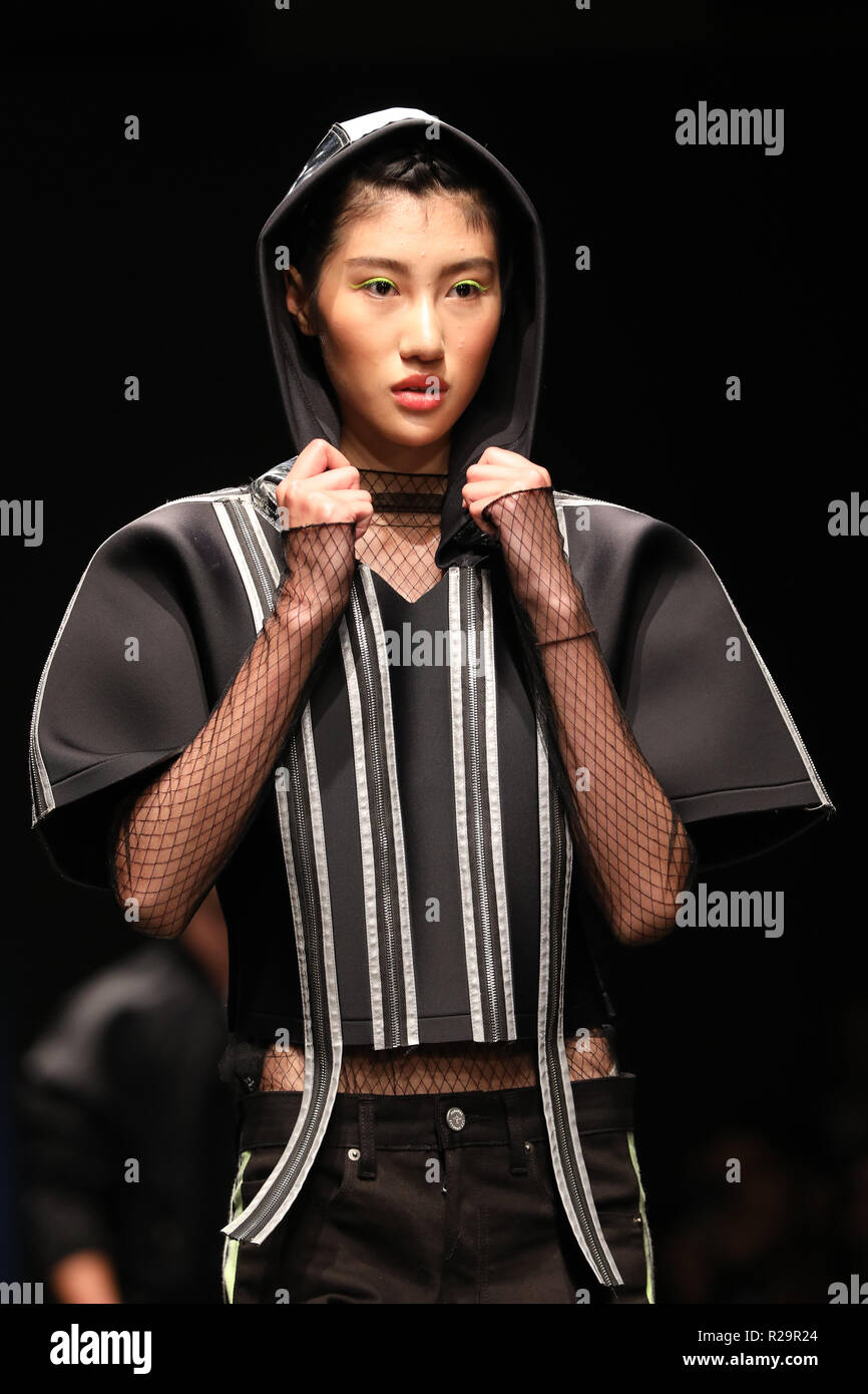 Los Angeles Fashion Week - Art Hearts Fashion - Paraval - Catwalk ...