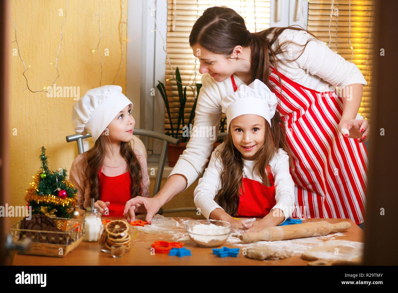 Happy holidays family hi-res stock photography and images - Alamy