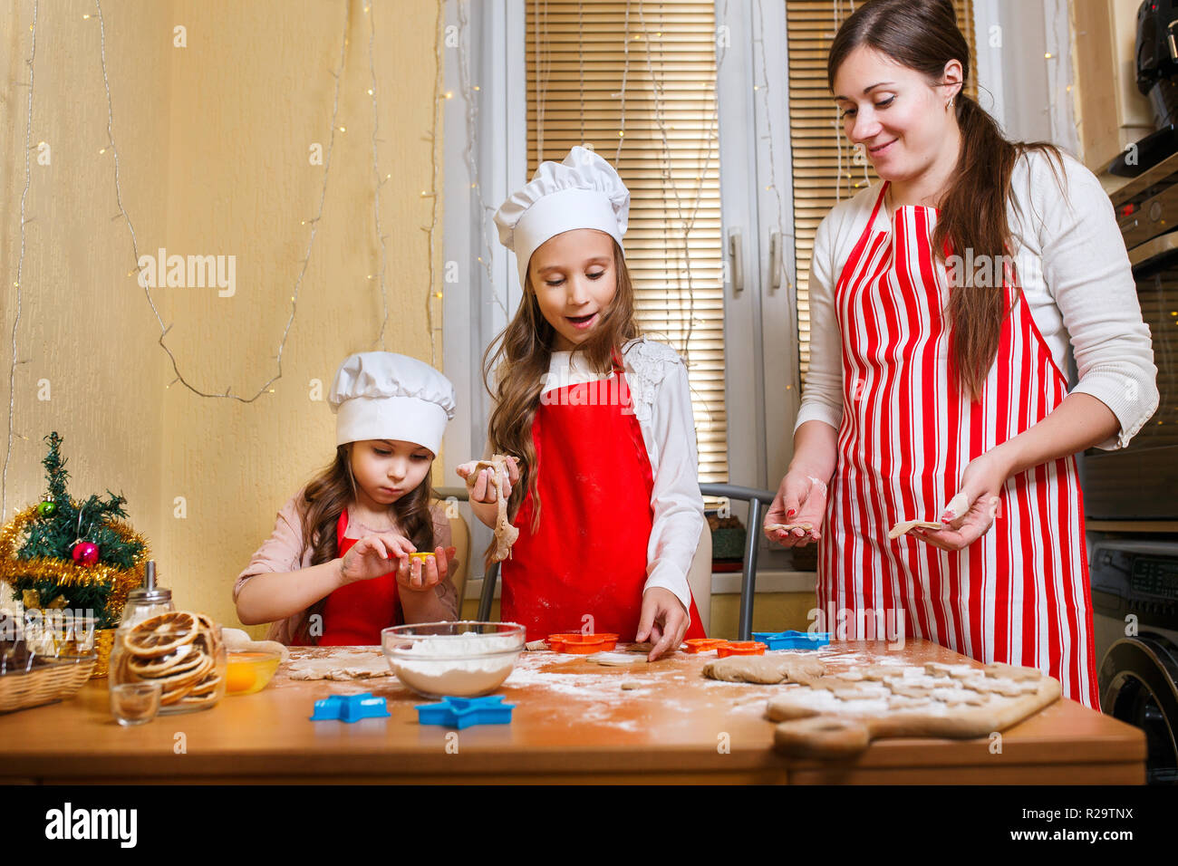 Happy holidays family hi-res stock photography and images - Alamy