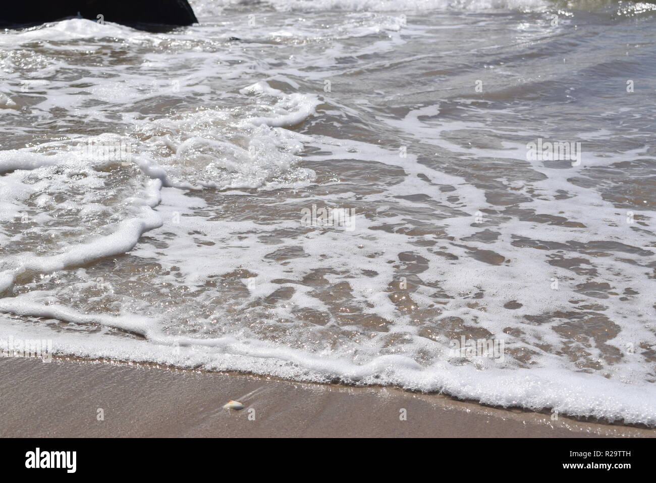 foam and bubbles from waves Stock Photo - Alamy