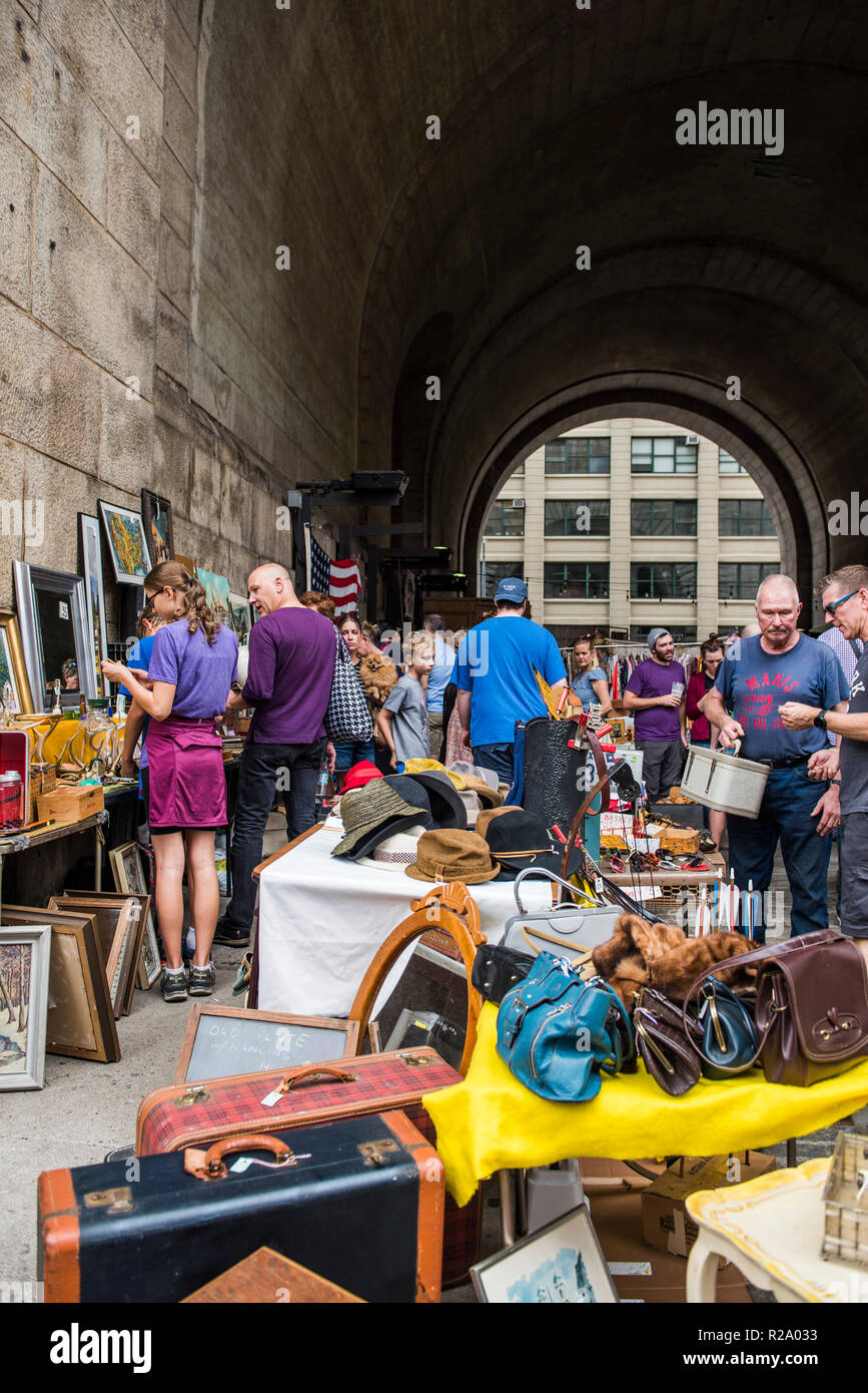 Dumbo flea market hi-res stock photography and images - Alamy