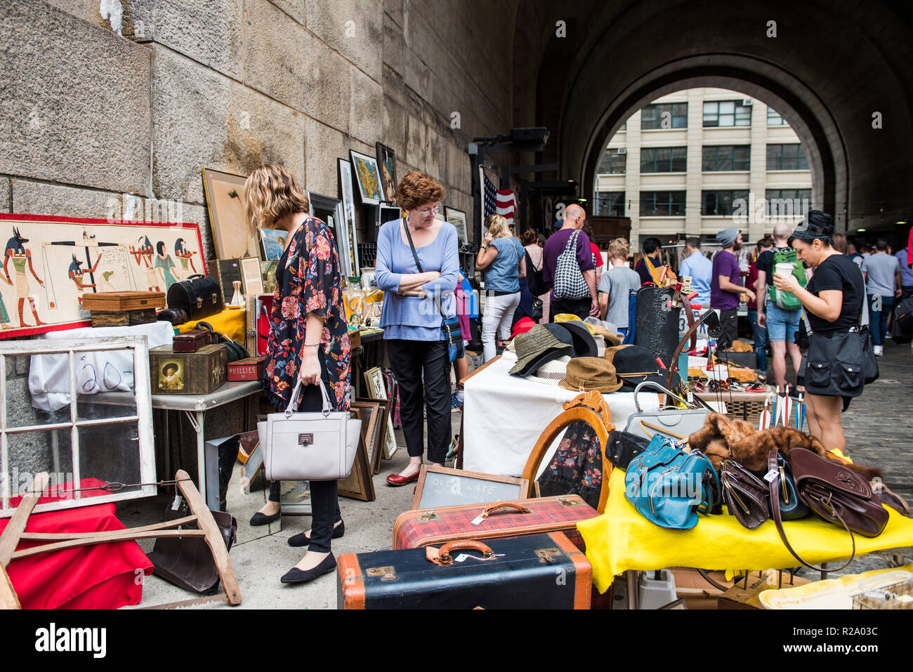 Dumbo flea market hi-res stock photography and images - Alamy