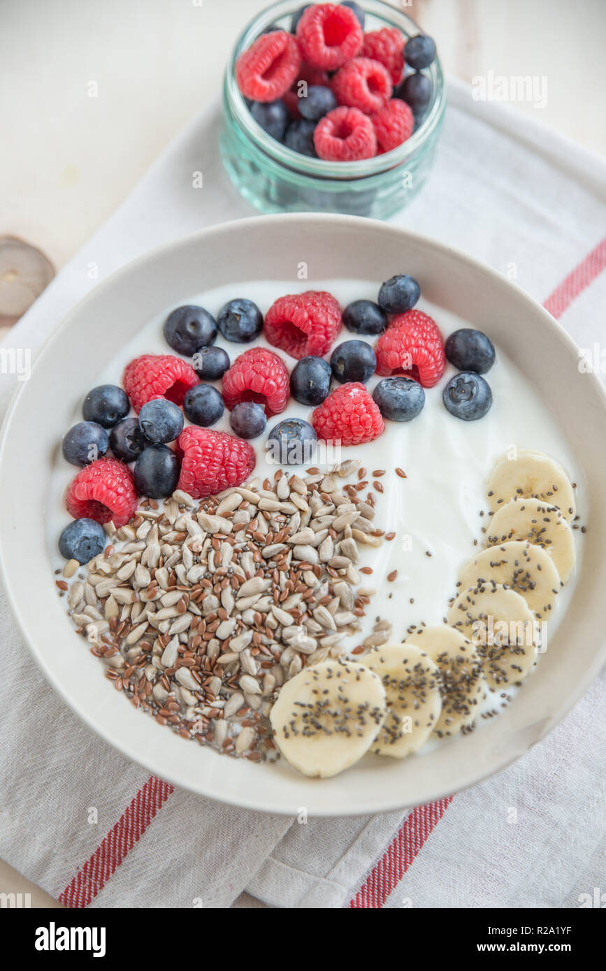Berries all bran yoghurt hi-res stock photography and images - Alamy