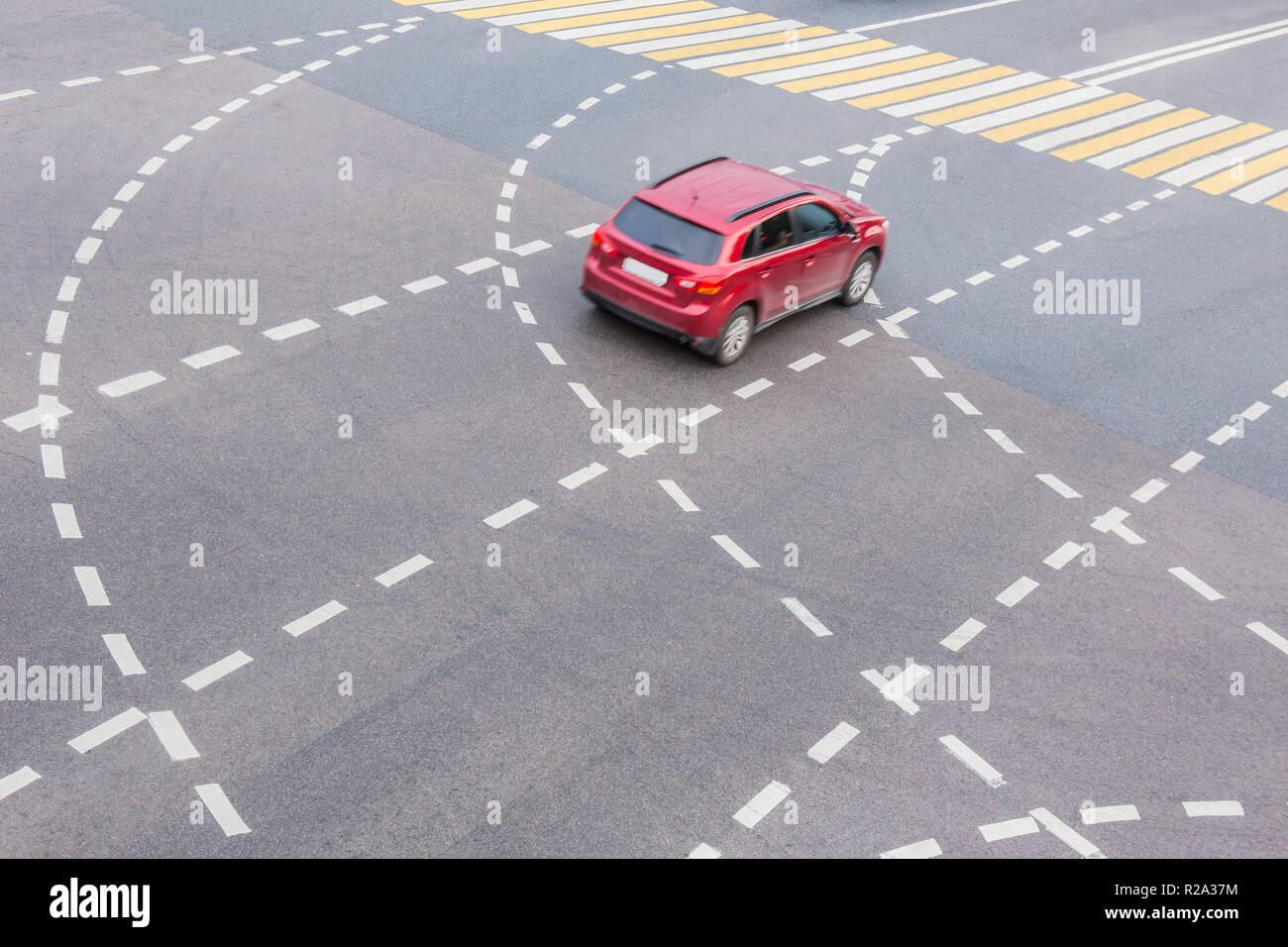 Urban intersection perspective hi-res stock photography and images - Alamy