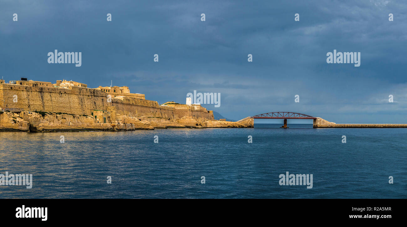 Port columns hi-res stock photography and images - Alamy