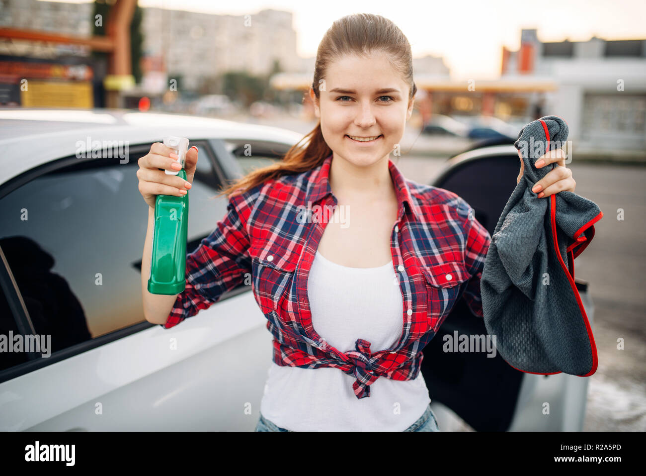 Car washing process spray foam hi-res stock photography and images - Alamy