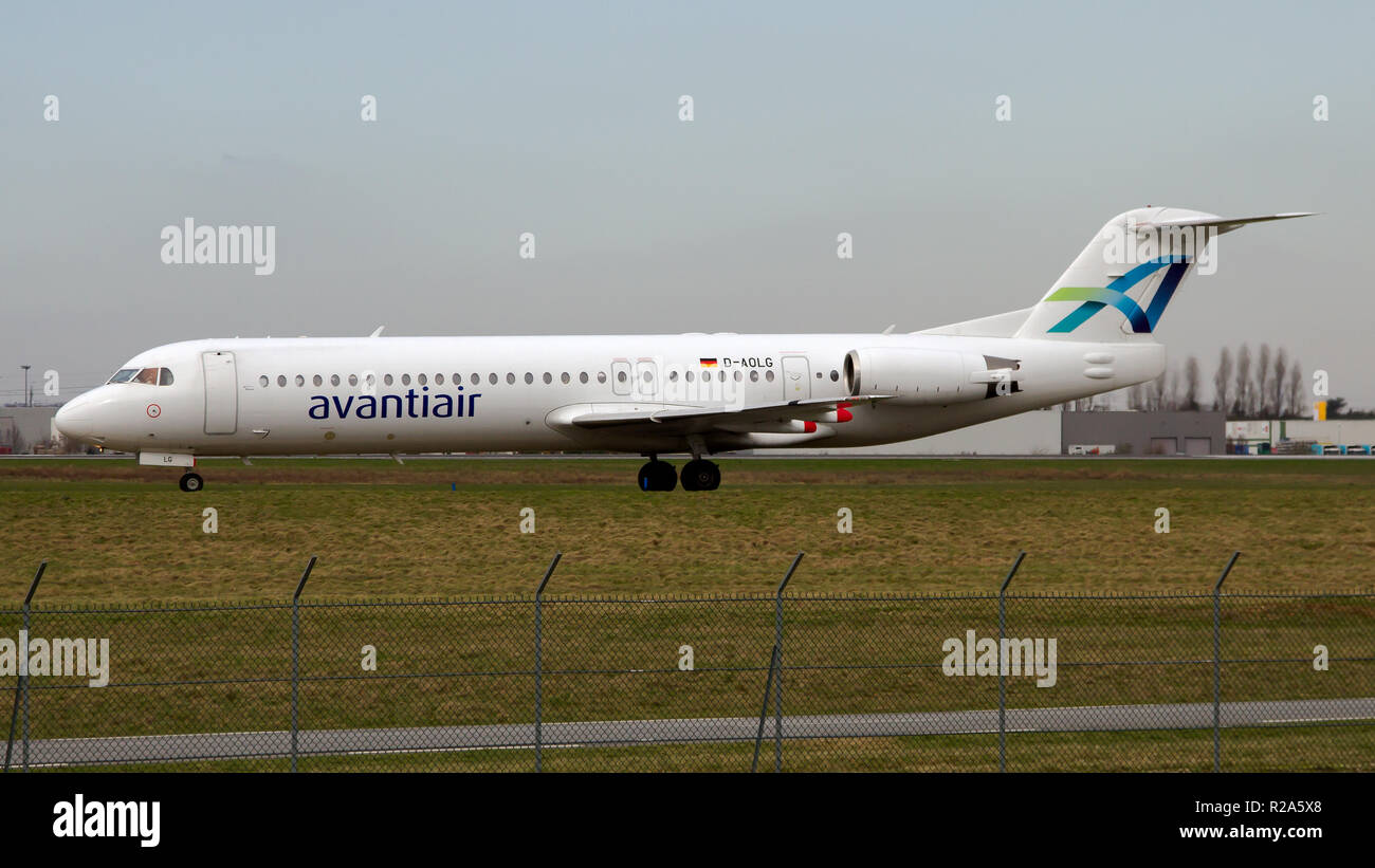 Avanti Air Fokker 100 taxiing at Paris Orly airport Stock Photo - Alamy
