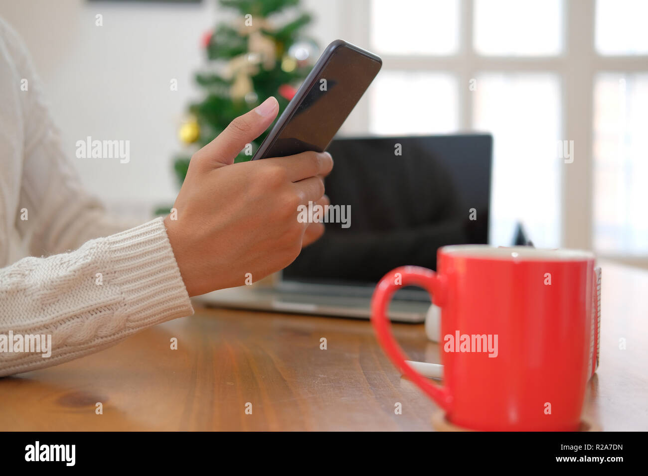 Mobile phone text merry christmas hi-res stock photography and images ...