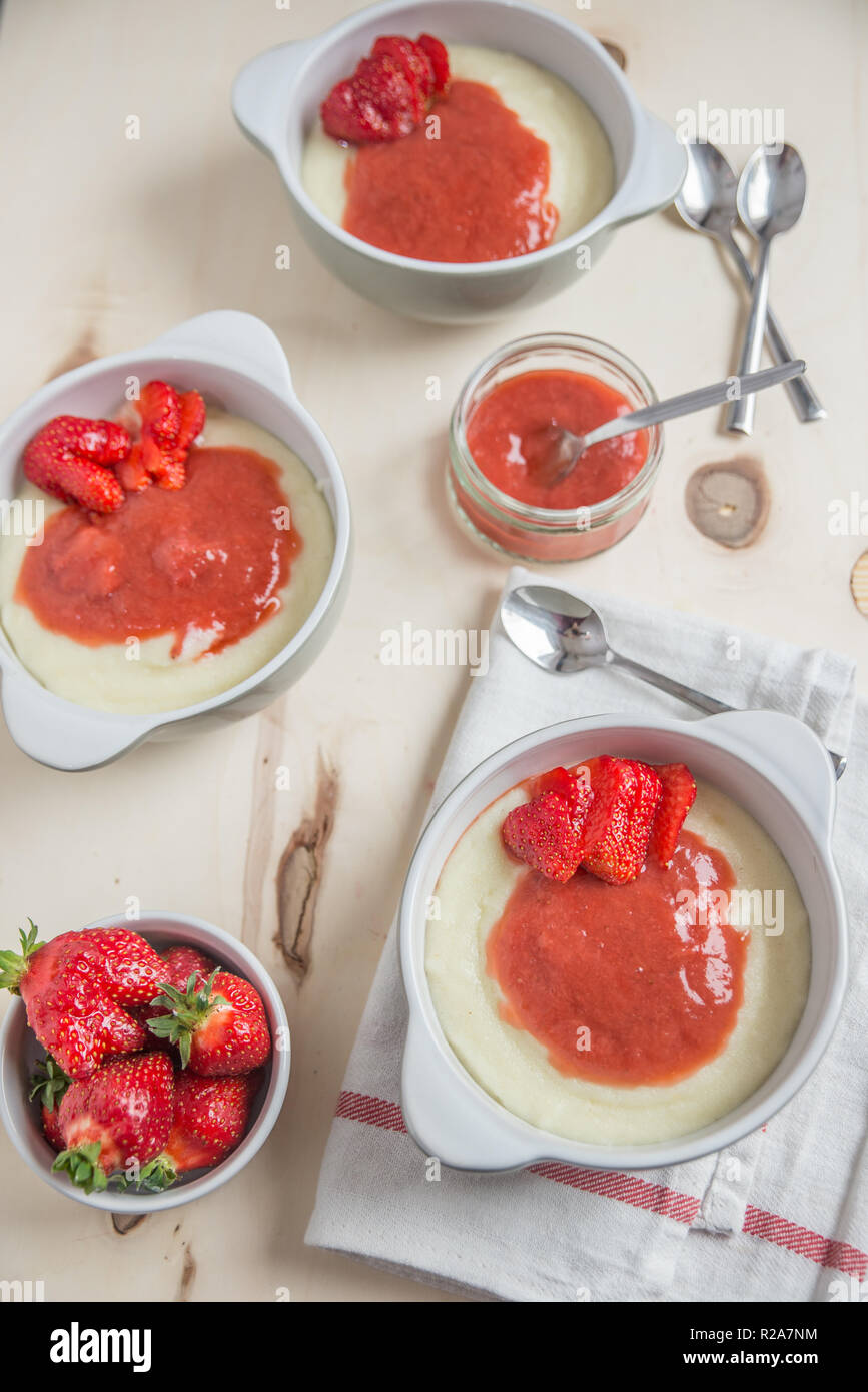 Vanilla Strawberry Pudding Stock Photo - Alamy