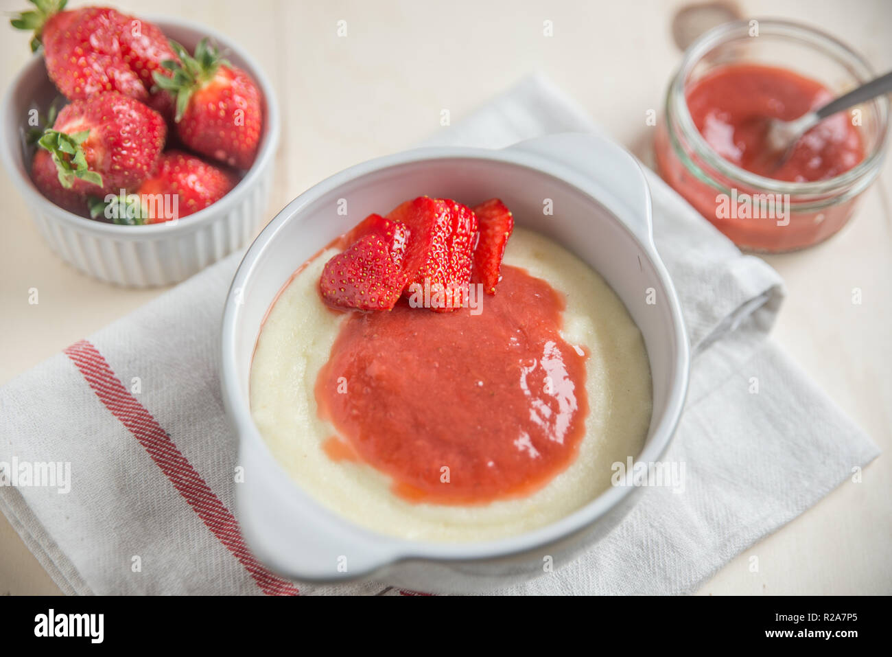 Vanilla Strawberry Pudding Stock Photo - Alamy