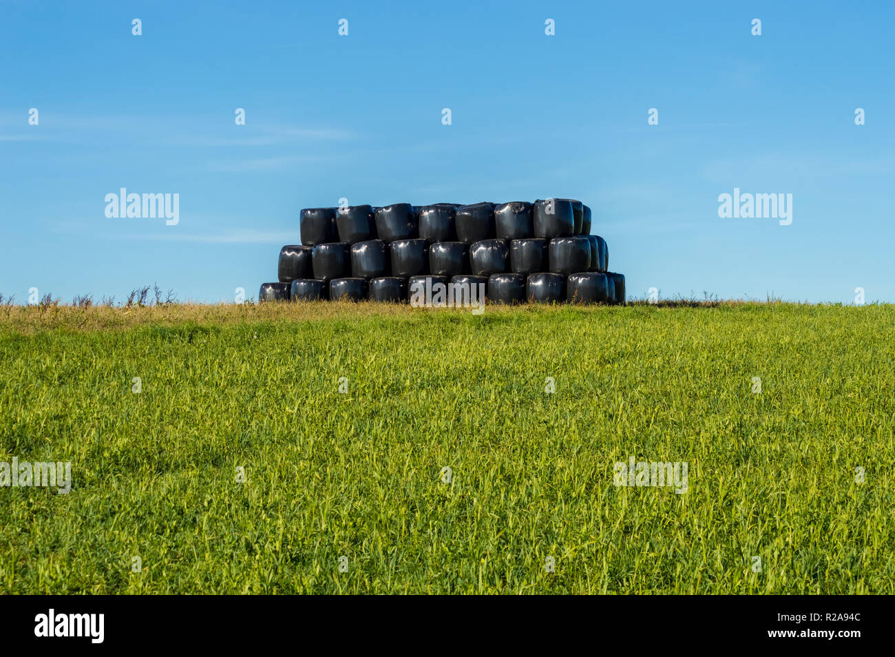 Mound of hay hi-res stock photography and images - Alamy