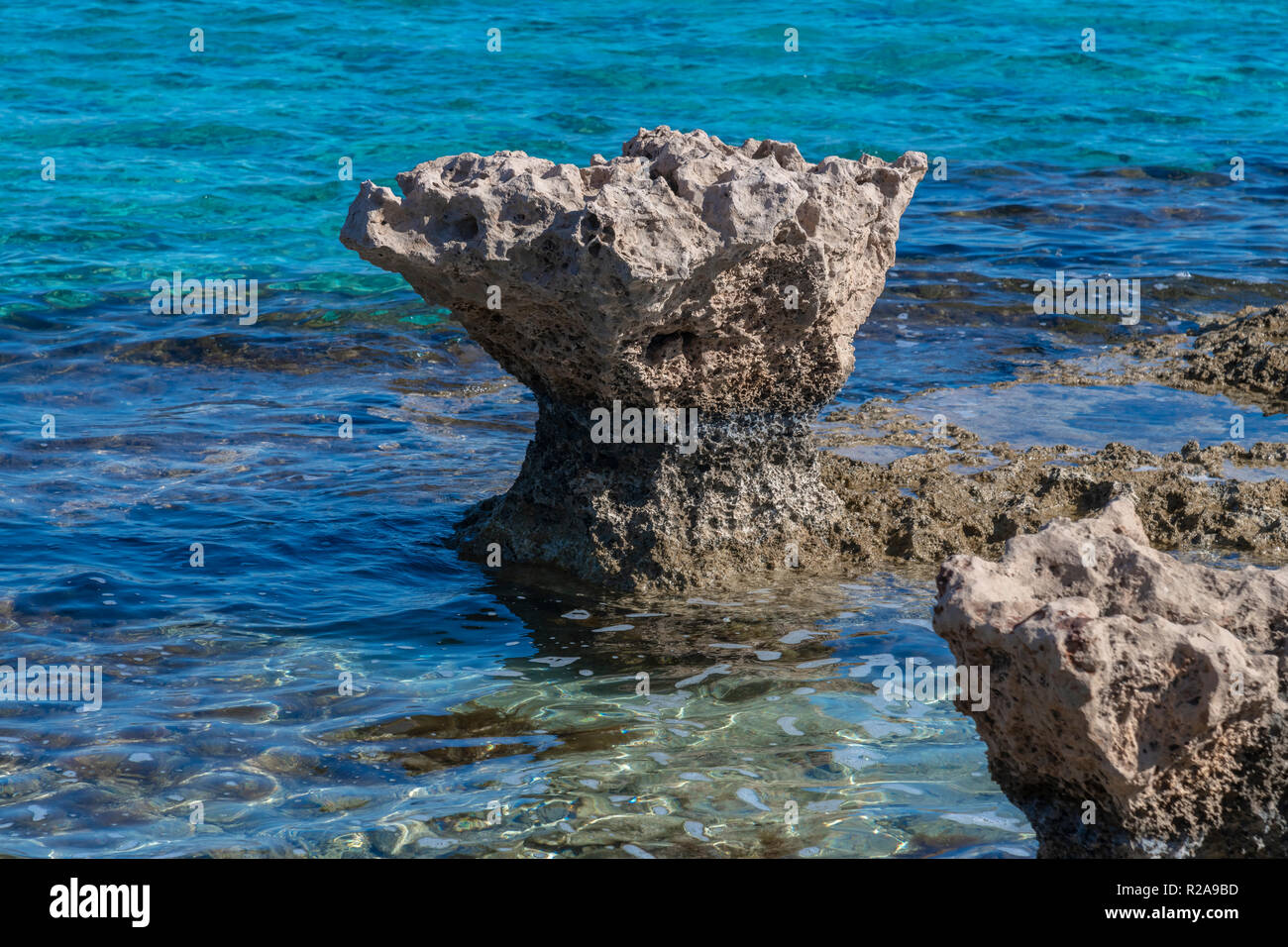 Water surface waves stone hi-res stock photography and images - Alamy