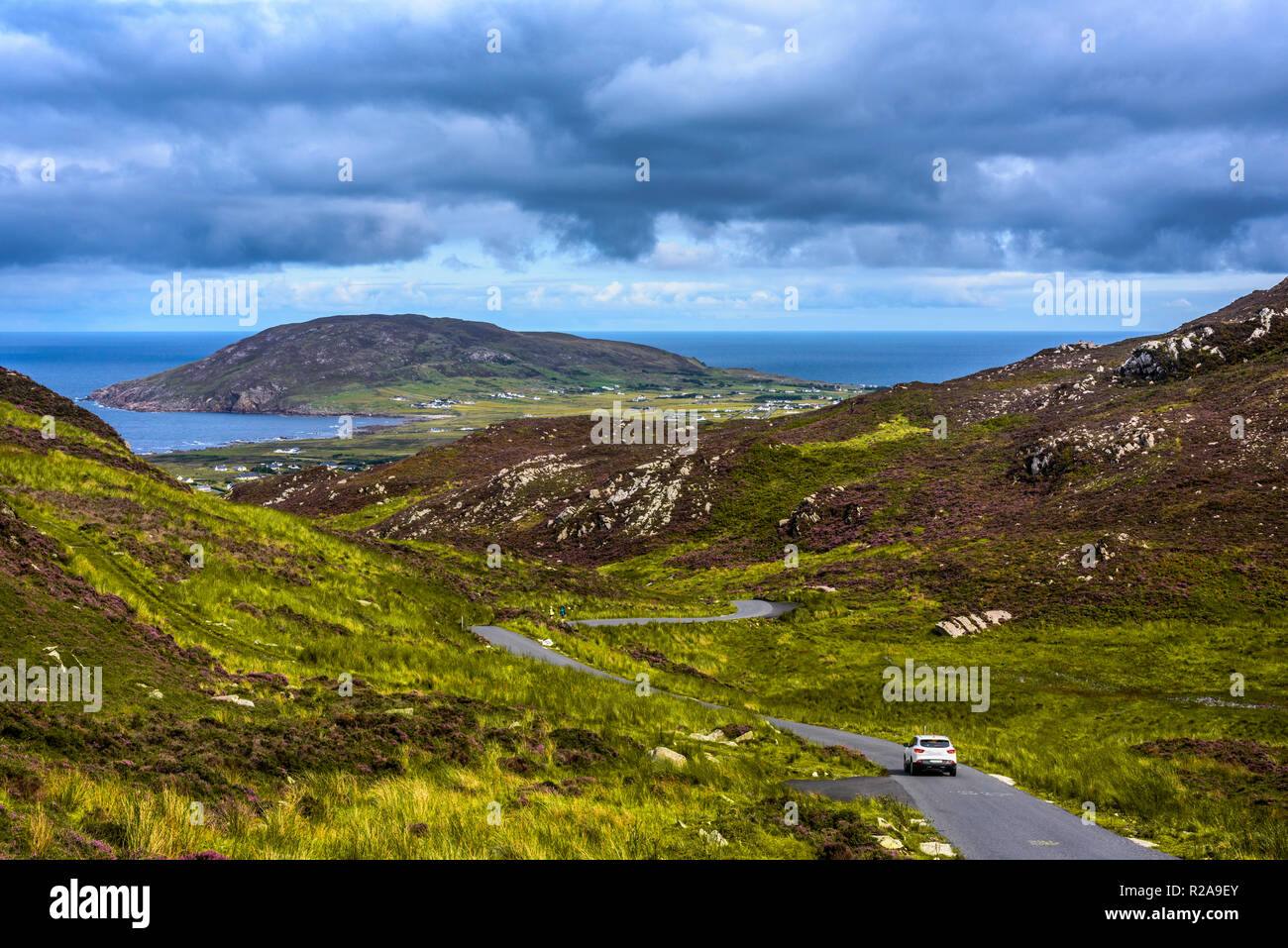 Car on lonely road driving through Gap of Mamore, Inishowen, County ...