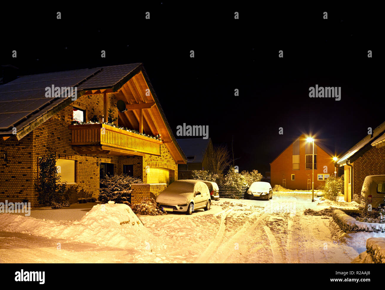 Night snow street hi-res stock photography and images - Alamy