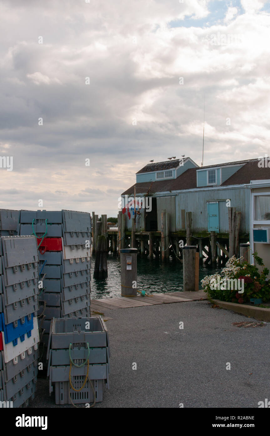 Empty wharf hi-res stock photography and images - Alamy