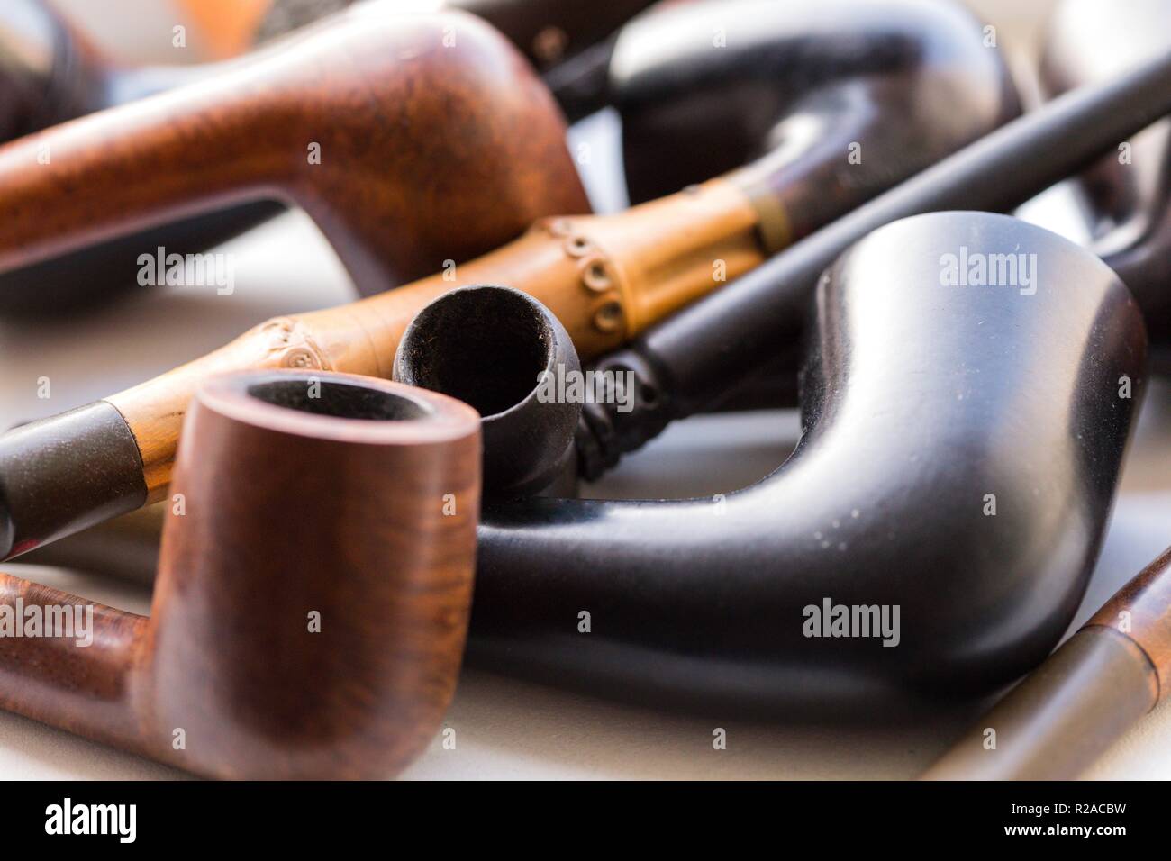 Collection of tobacco pipes hi-res stock photography and images - Alamy