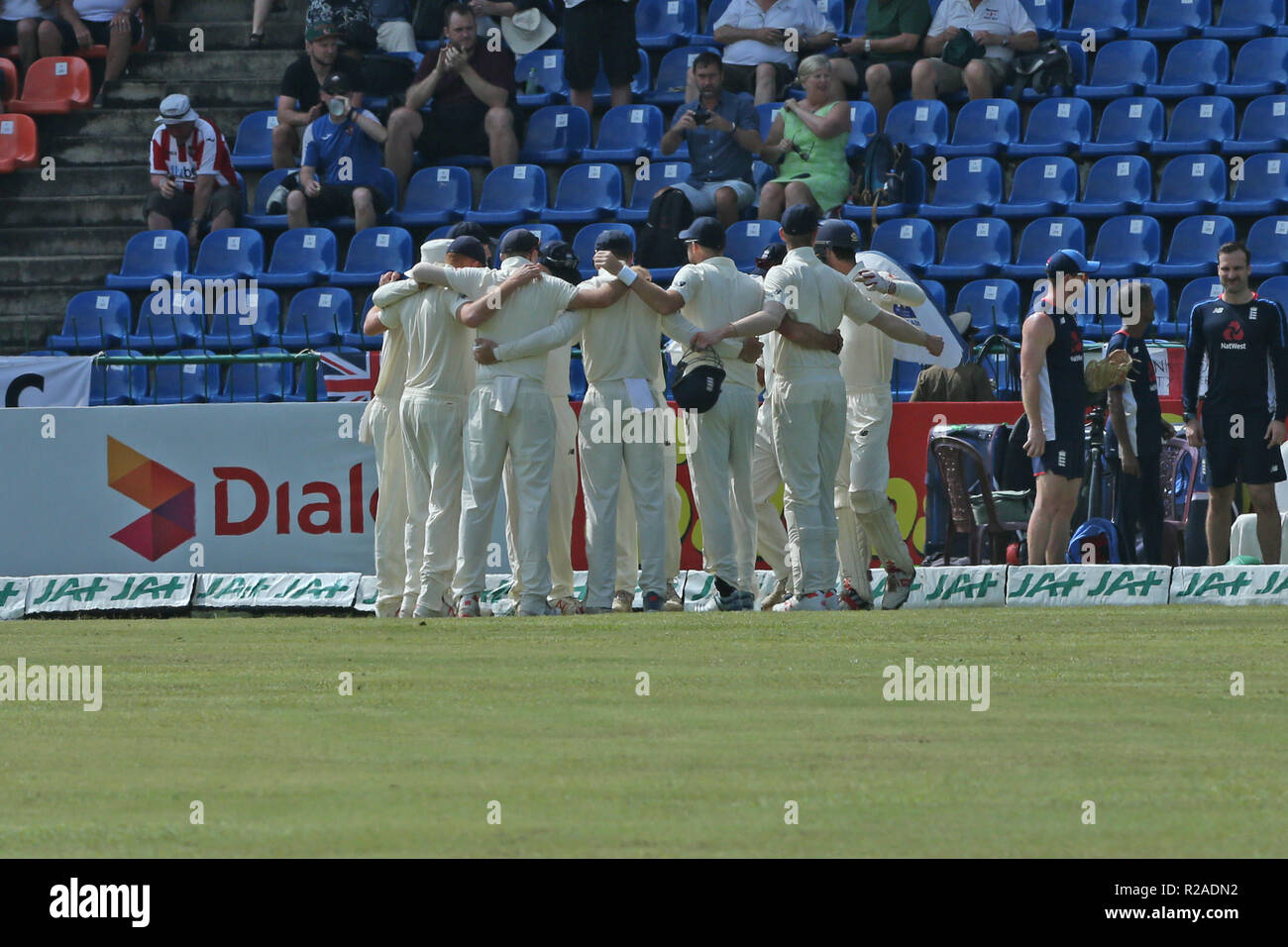Cricket huddle hi-res stock photography and images - Alamy