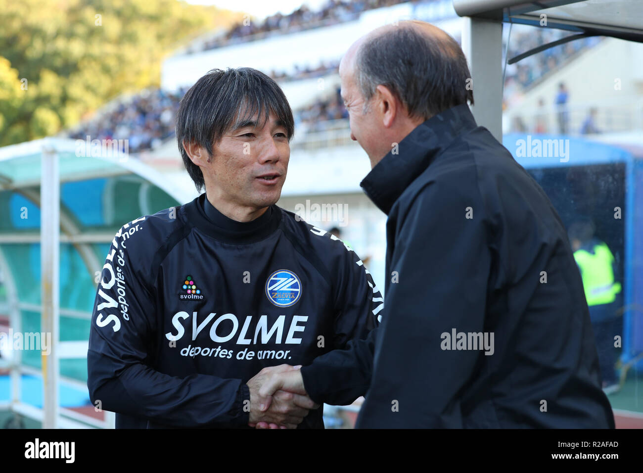 Machida Athletic Stadium, Tokyo, Japan. 17th Nov, 2018. (L-R) Naoki ...