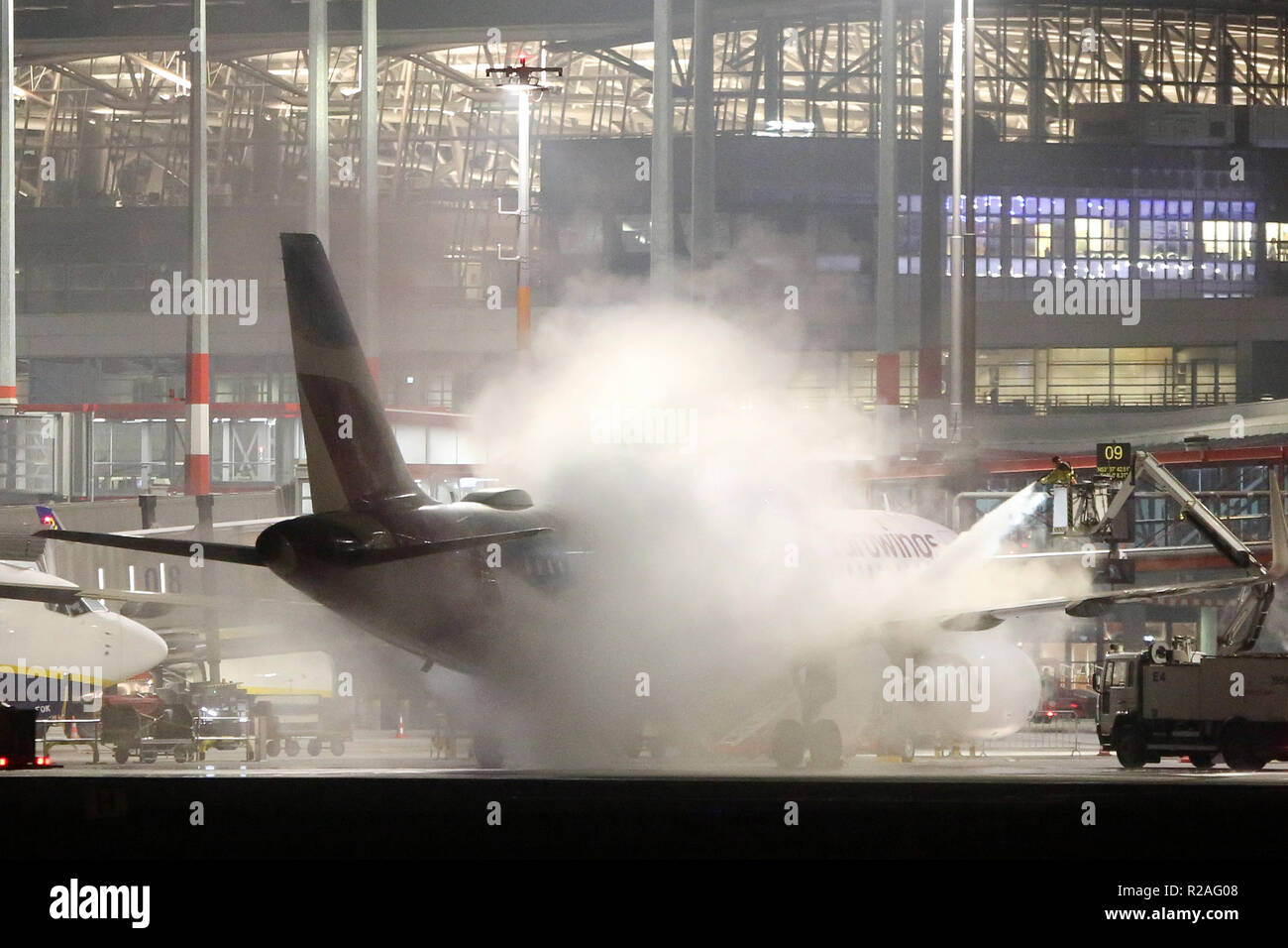 Hamburg, Germany. 18th Nov, 2018. A Eurowings aircraft is de-iced at ...