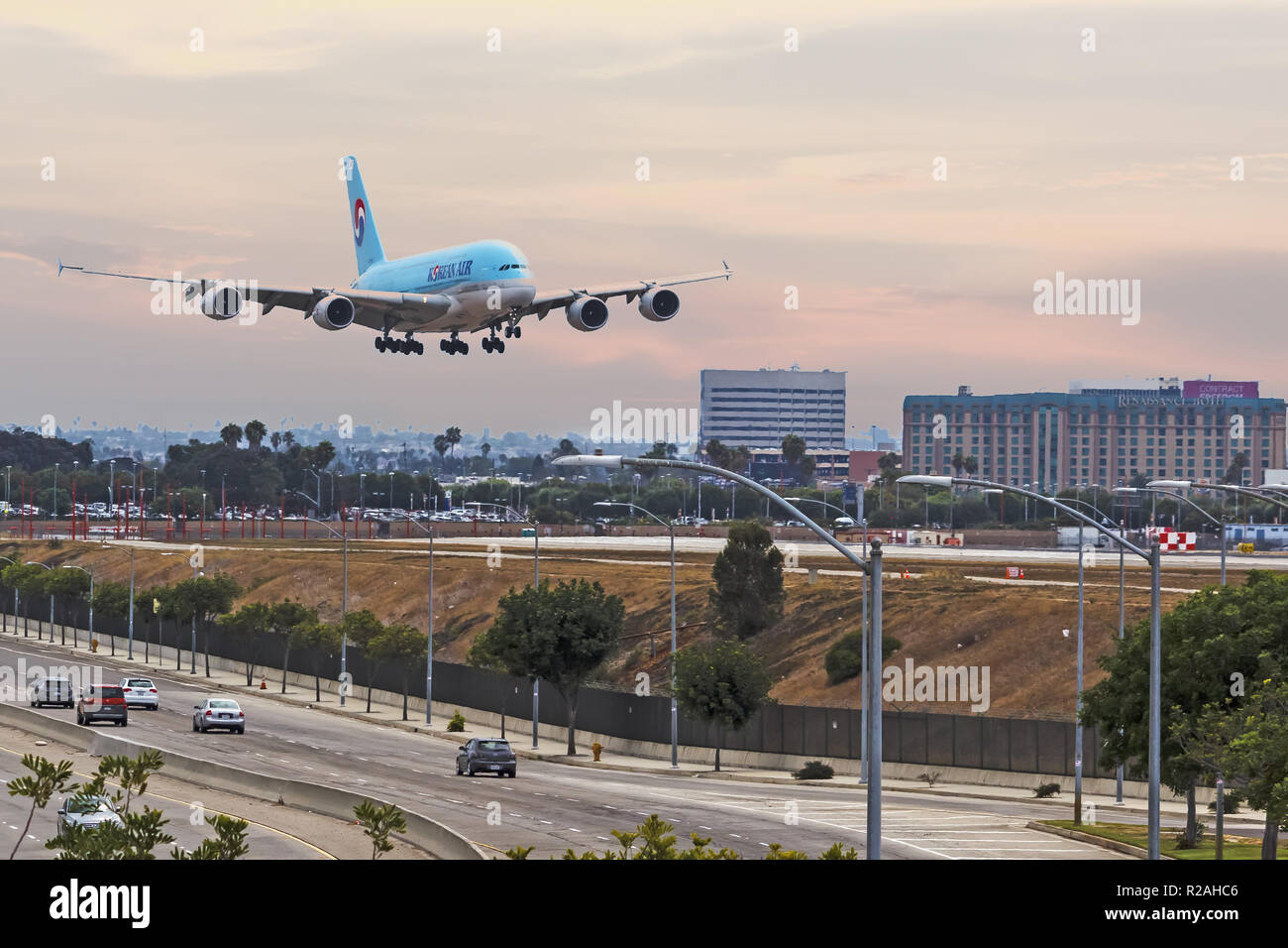 Korean air airline hi-res stock photography and images - Alamy
