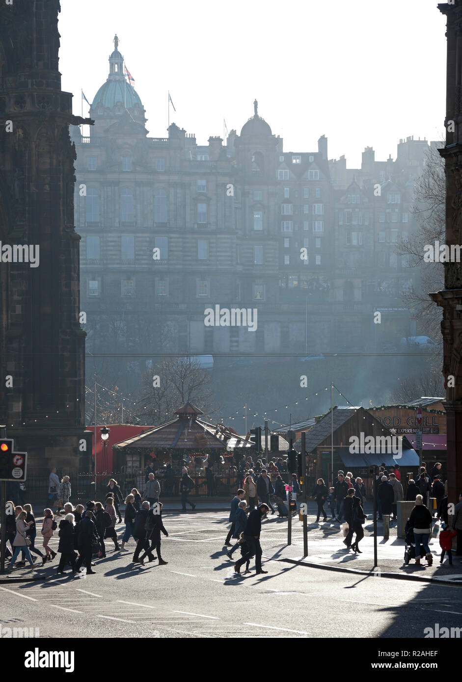 Edinburgh, Scotland. 18 Nov. 2018. UK weather, sunshine with mist in ...