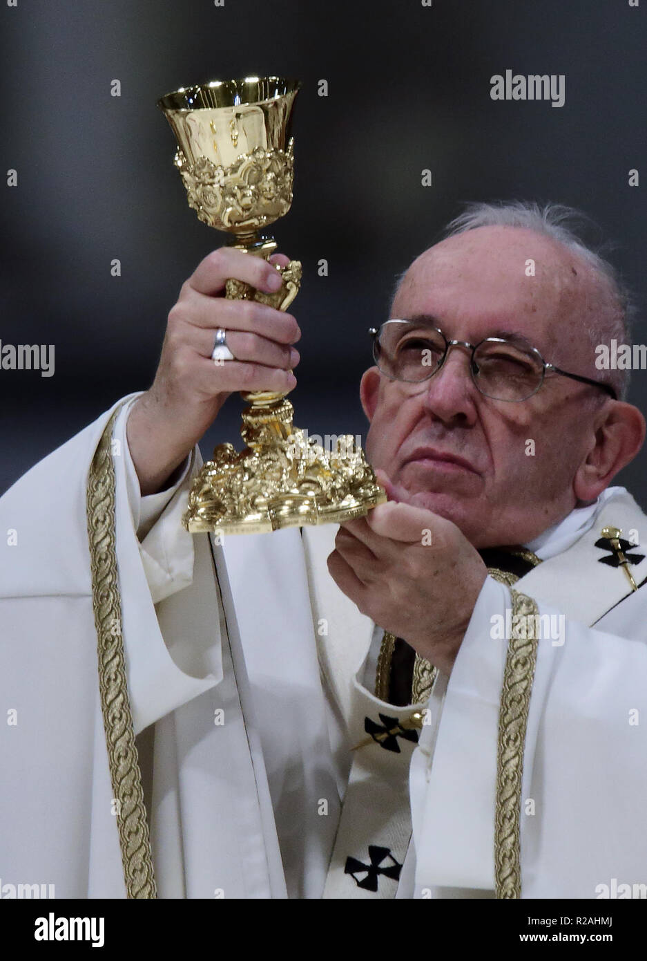 Vatican City. 18th Nov, 2018. (Holy See) POPE FRANCIS celebrates mass ...