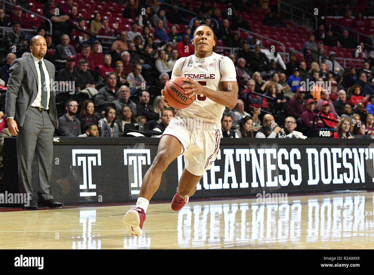 Philadelphia, Pennsylvania, USA. 16th Nov, 2018. Temple Owls guard NATE ...