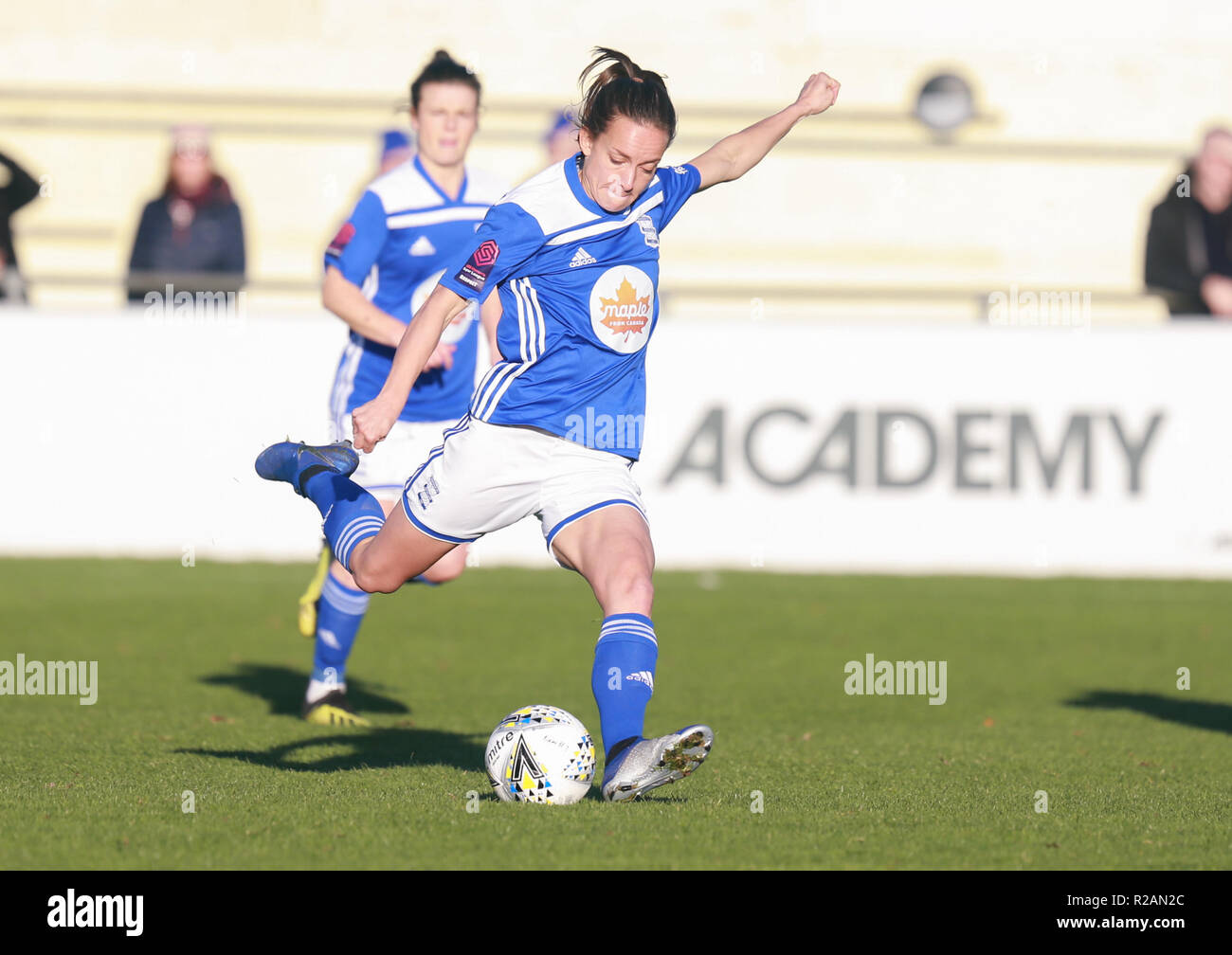 Women team playing soccer hi-res stock photography and images - Alamy