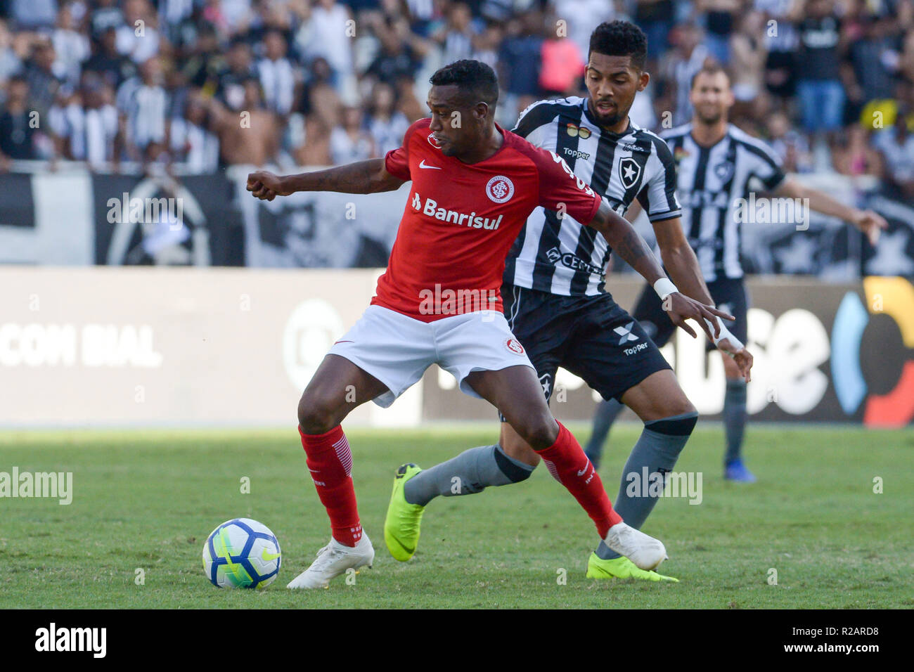 Rio De Janeiro, Brazil. 18th Nov, 2018. Edenilson and Matheus Fernandes ...