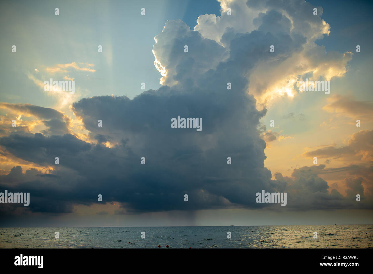 Sunset with clouds, light rays and other atmospheric effect. Dramatic ...