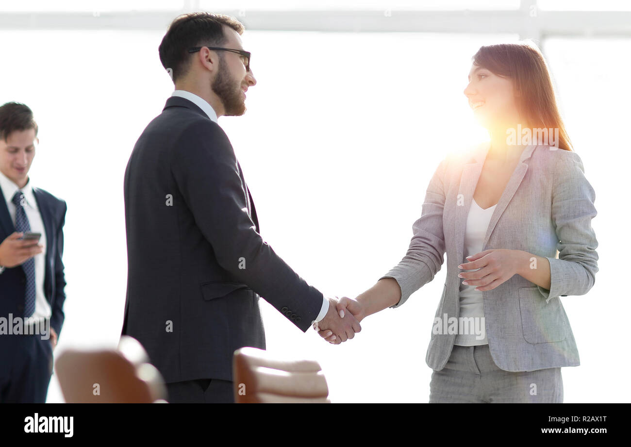 welcome handshake Manager and the client Stock Photo - Alamy