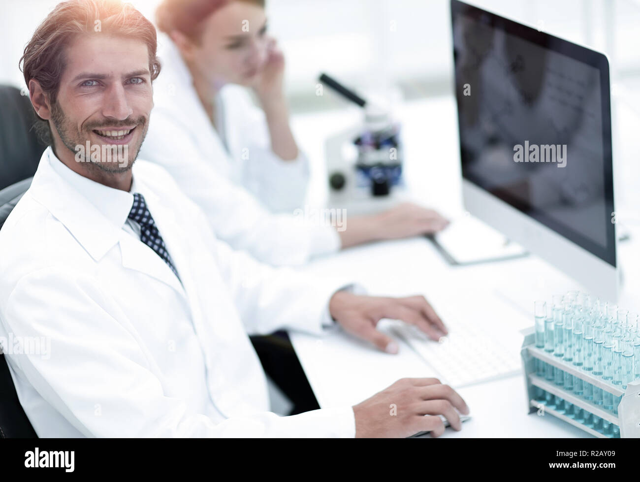 Team chemists working in hi-res stock photography and images - Alamy