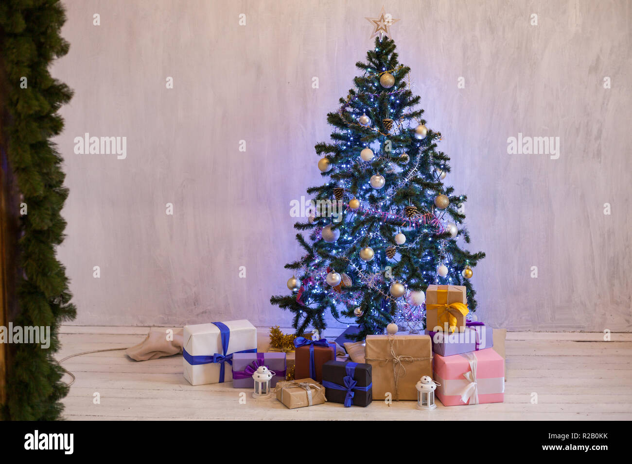 Christmas background Christmas tree Garland lights new year gifts ...